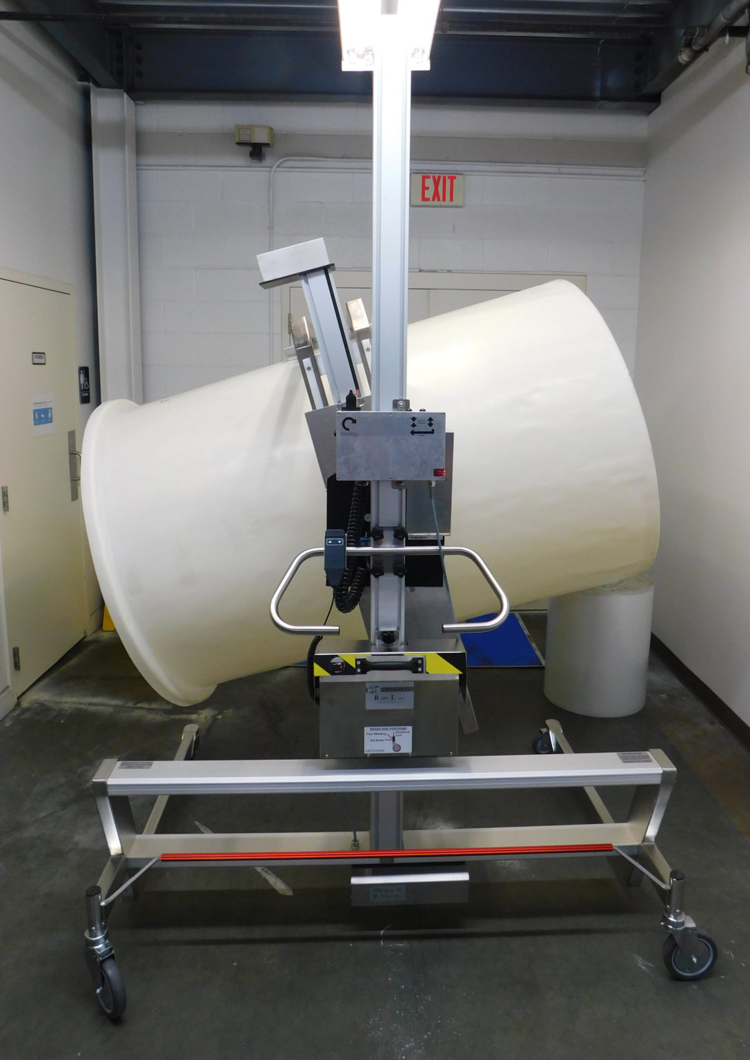 Oversized Squeeze-O-Turn Ergonomic Lifter - Material Handling