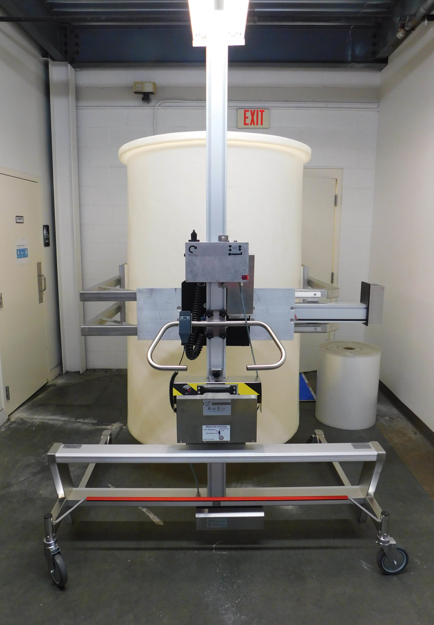 Oversized Squeeze-O-Turn Ergonomic Lifter - Material Handling