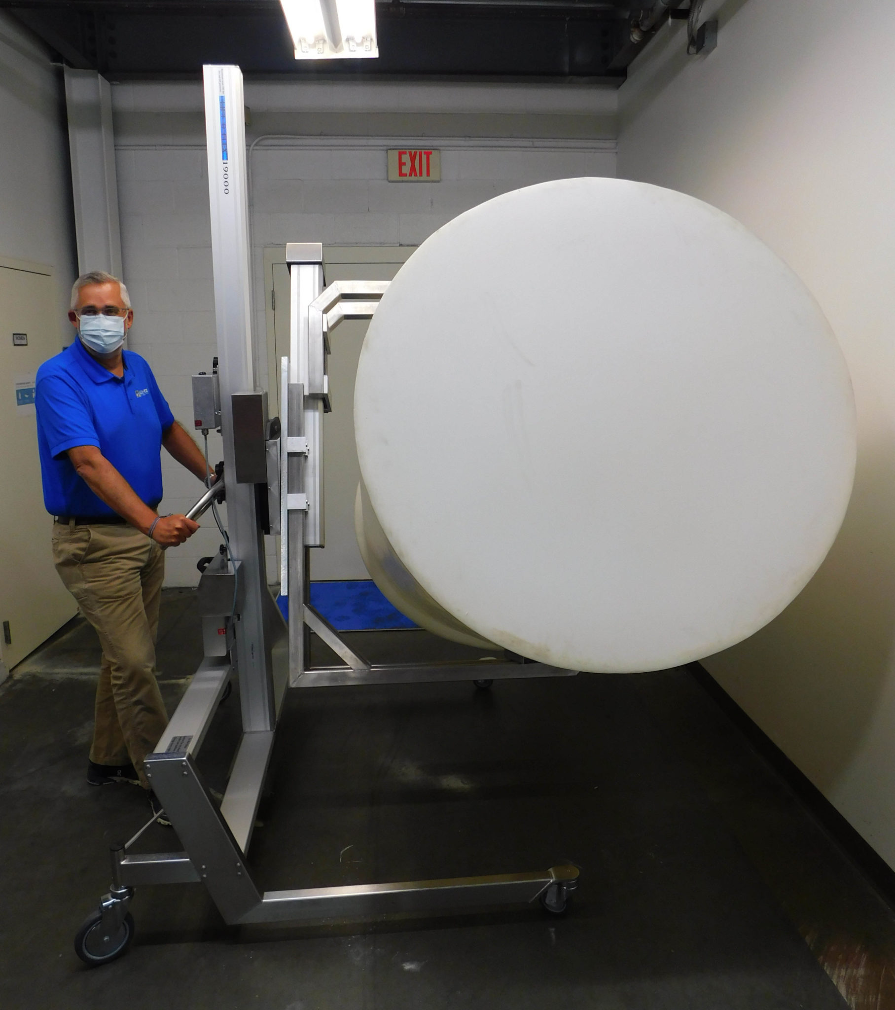 Oversized Squeeze-O-Turn Ergonomic Lifter - Material Handling